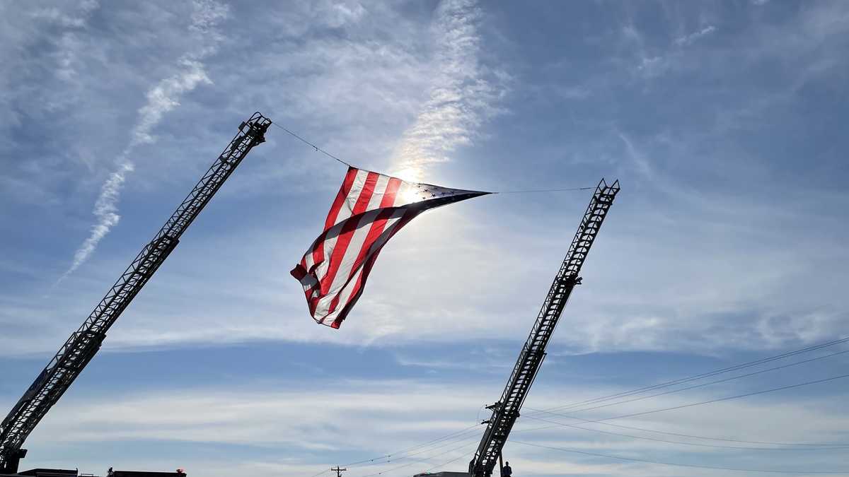 Algona community gathers for police officer Kevin Cram's visitation