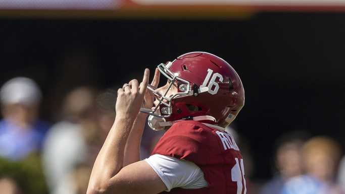 Alabama kicker ties NCAA scoring record