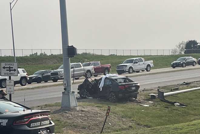 Injury crash closes stretch of Highway 370 westbound Injury crash closes stretch of Highway 370 westbound