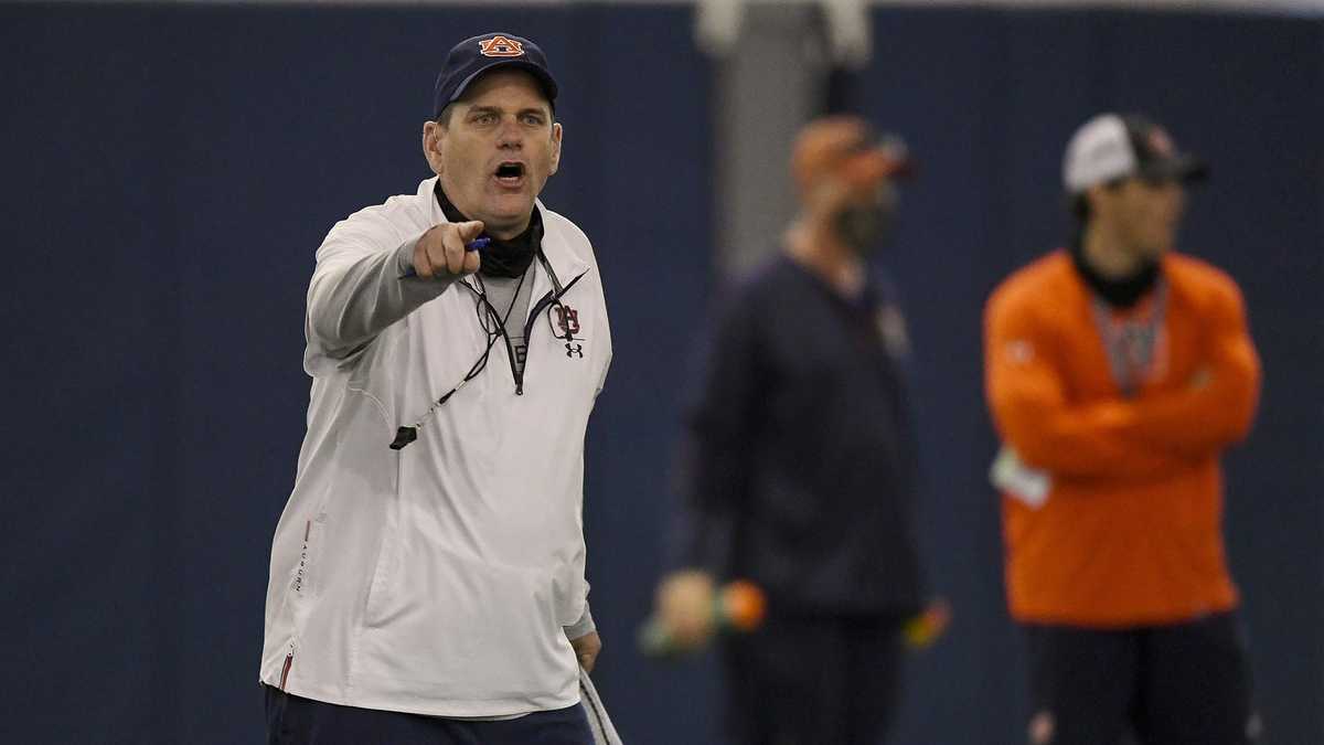 Mike Bobo out as Auburn's offensive coordinator