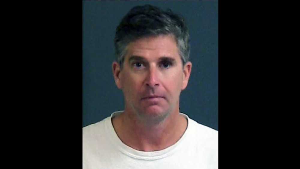 Restaurant owner accused of exposing himself at women-owned business ...