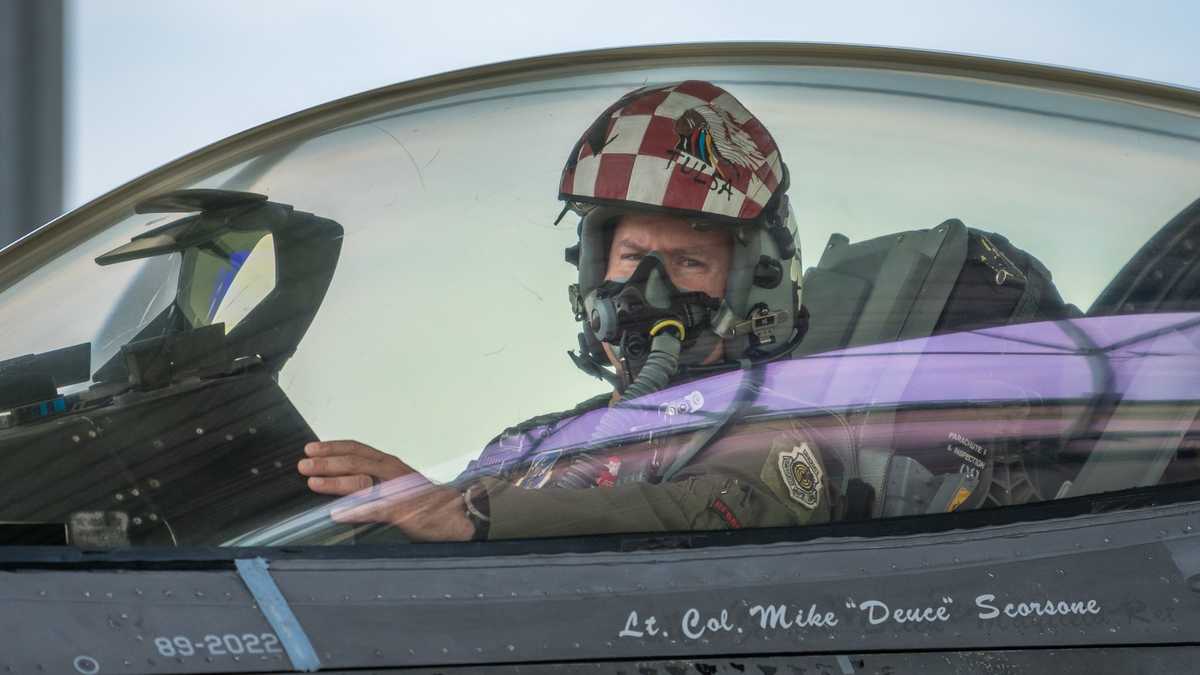 Oklahoma pilot completes 3,000 hours of F-16 flight time