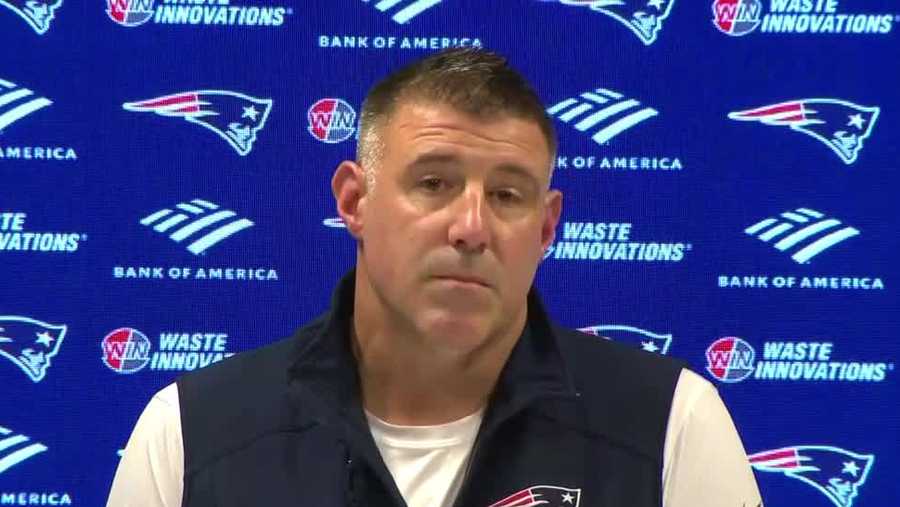 Patriots coach Mike Vrabel speaking at press conference