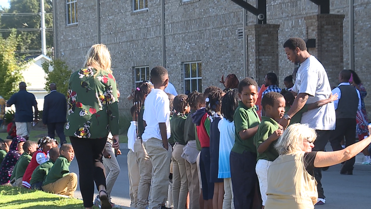 Haven Elementary celebrates dads with ‘Million Fathers March’