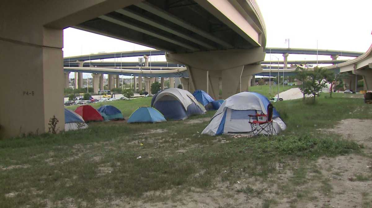 Milwaukee homeless in 'tent city' under I-794 given eviction notice