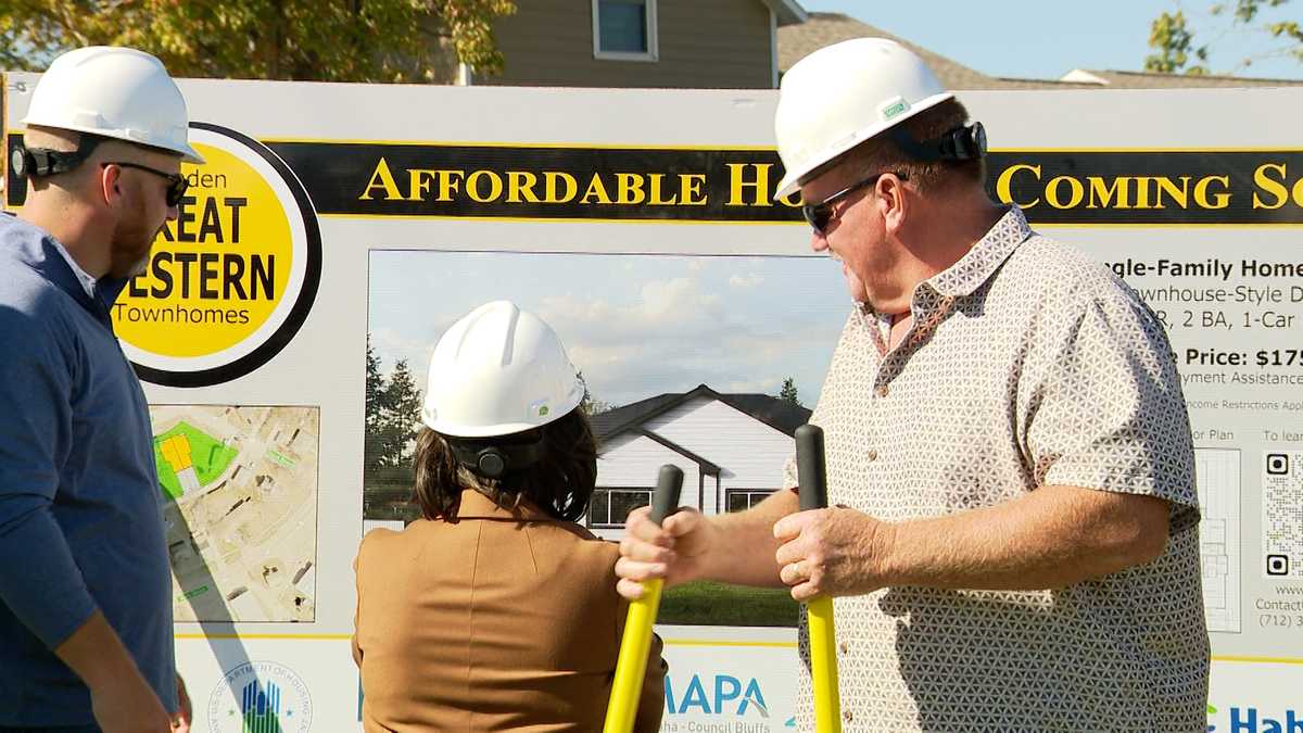 Iowa town breaks ground on townhomes, rebuilding after tornado