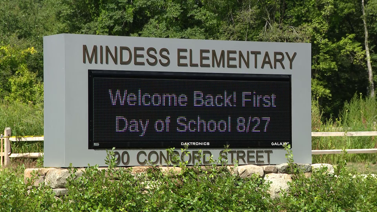 40 students, staff stung by bees at school on first day of classes