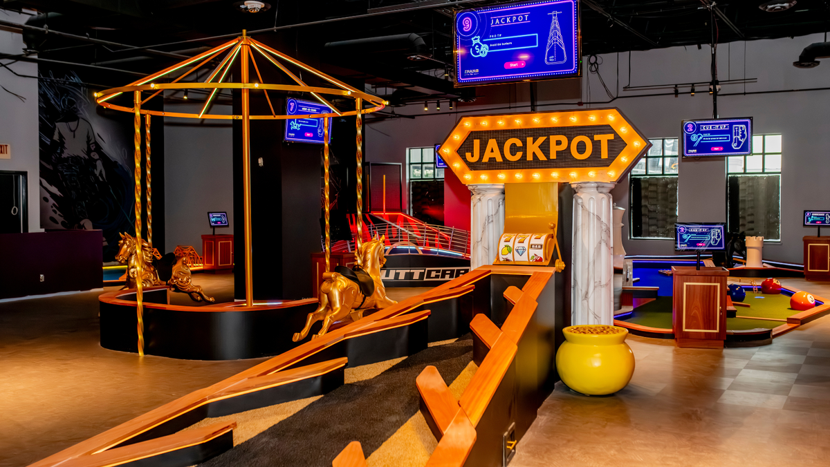 Miniature golf course opens at Newport on the Levee