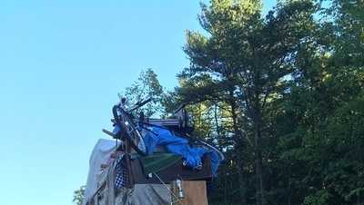 Police pull over ridiculously over-packed van