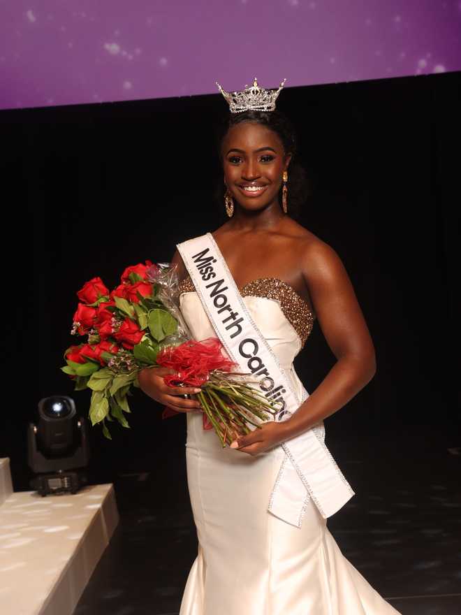 Former pageant winner dies at 22 after year-long battle with cancer
