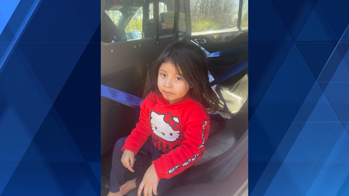 Hamilton County deputies locate family of child found walking alone in ...