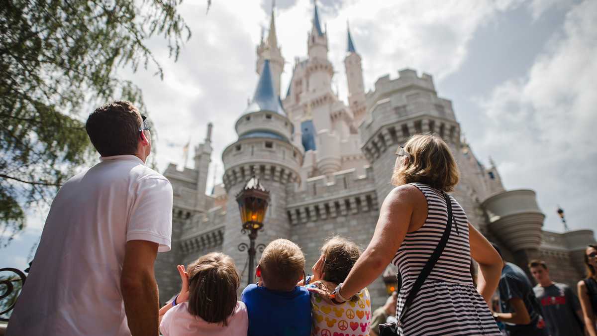 Solar eclipse wows guests at Disney