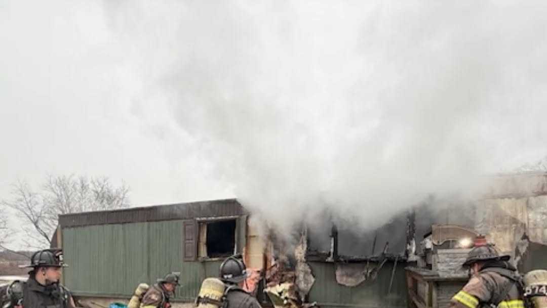 Crews battle mobile home fire in southern Lancaster County