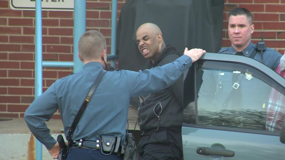 Manhunt timeline: Escaped inmate caught after bank robbery attempts, chase