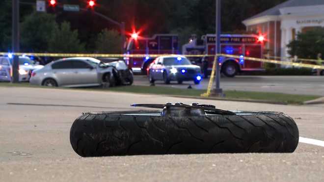 1 killed when car being pursued by police crashes into motorcycle 1 killed when car being pursued by police crashes into motorcycle