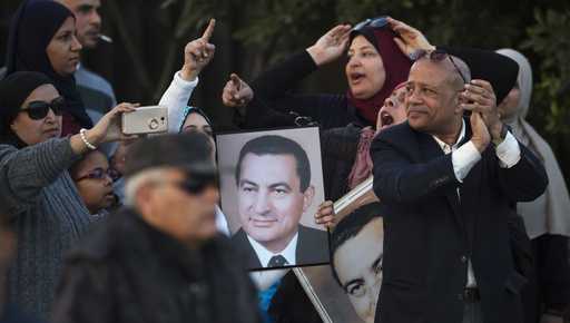 Mubarak acquitted in protester deaths from Arab Spring uprising