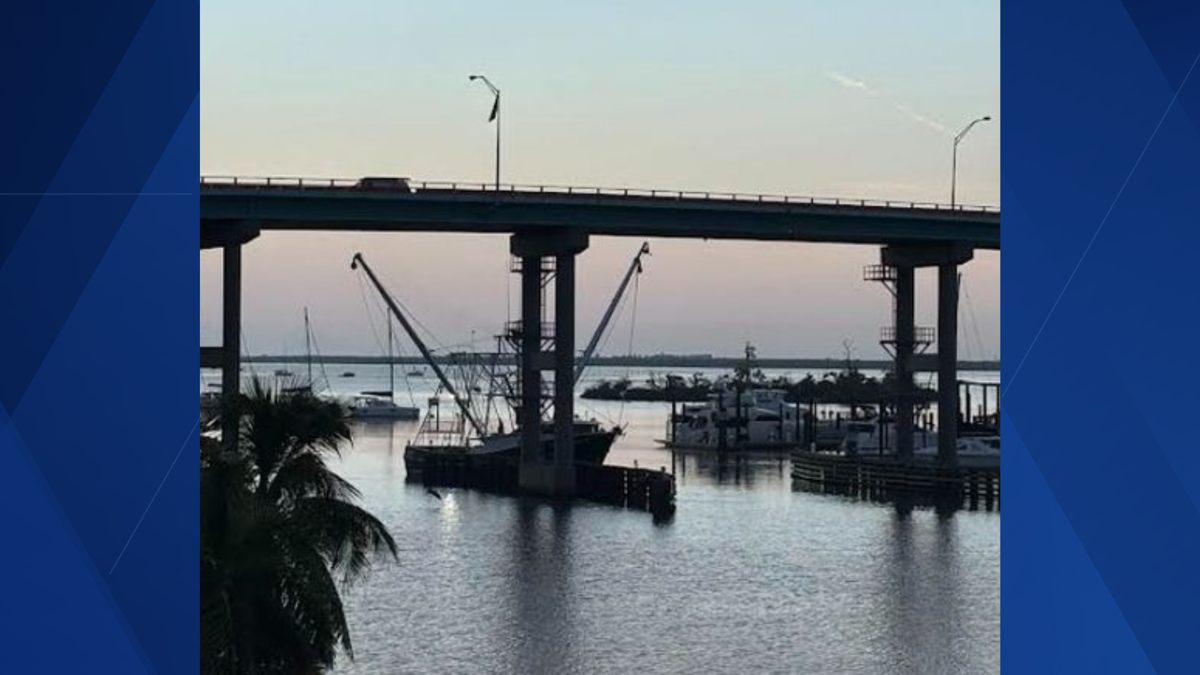 Same shrimp boat strikes Fort Myers Beach's Matanzas Pass Bridge second ...
