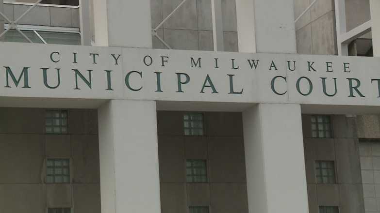 Milwaukee judges offer to toss out warrants