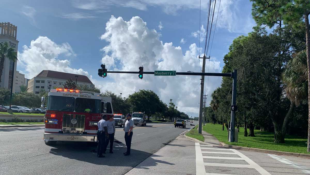 Man hospitalized after Daytona Beach crash
