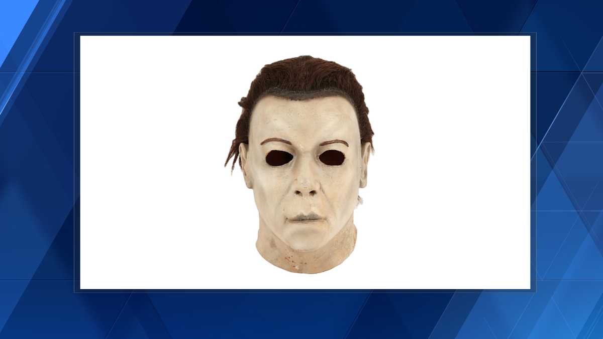 Omaha robber wearing "Michael Myers" Halloween mask attacks three men