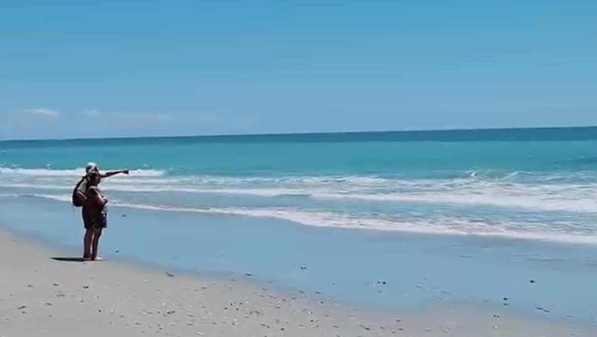 South Carolina: Myrtle Beach ocean water blue, clear