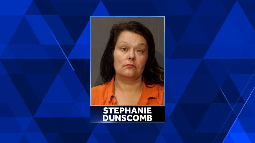 Iowa woman sentenced to prison for theft, forging checks