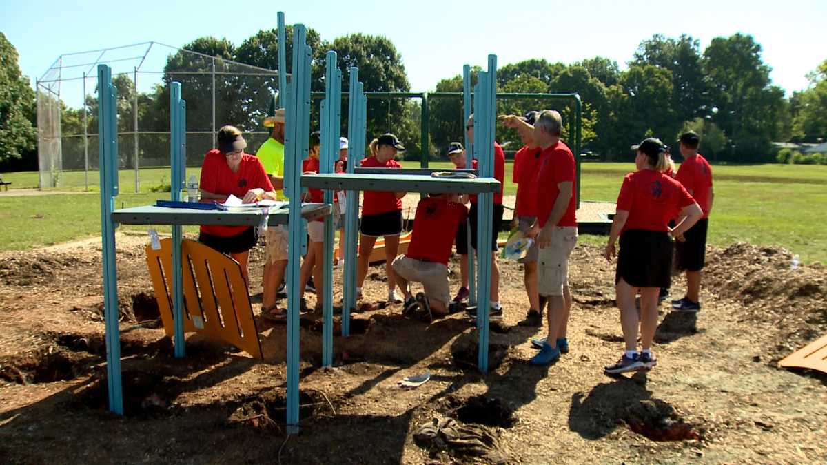 Principals from across US meet in Louisville & build playground
