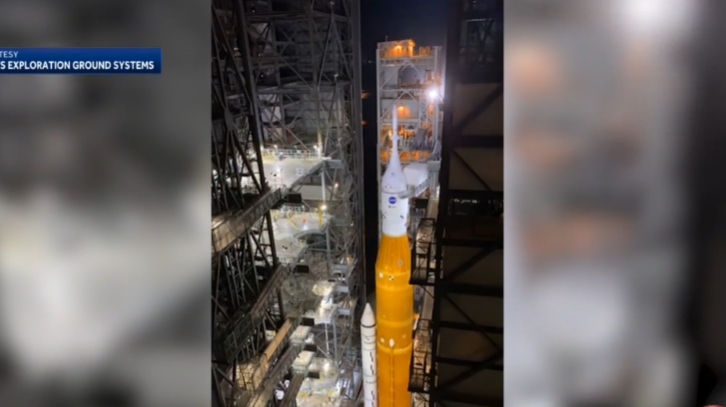 Artemis 1 rocket rolls to launchpad