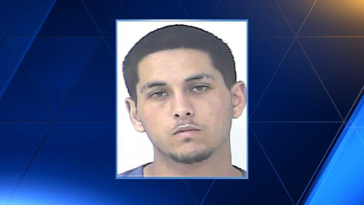 Officers investigate shooting death of 19-year-old man in Fort Pierce.