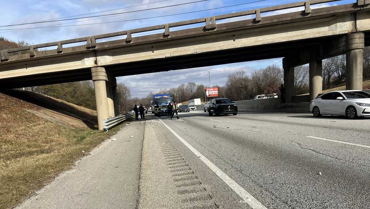 South Carolina: Bridge over I-85 closed after semi-truck strikes overpass