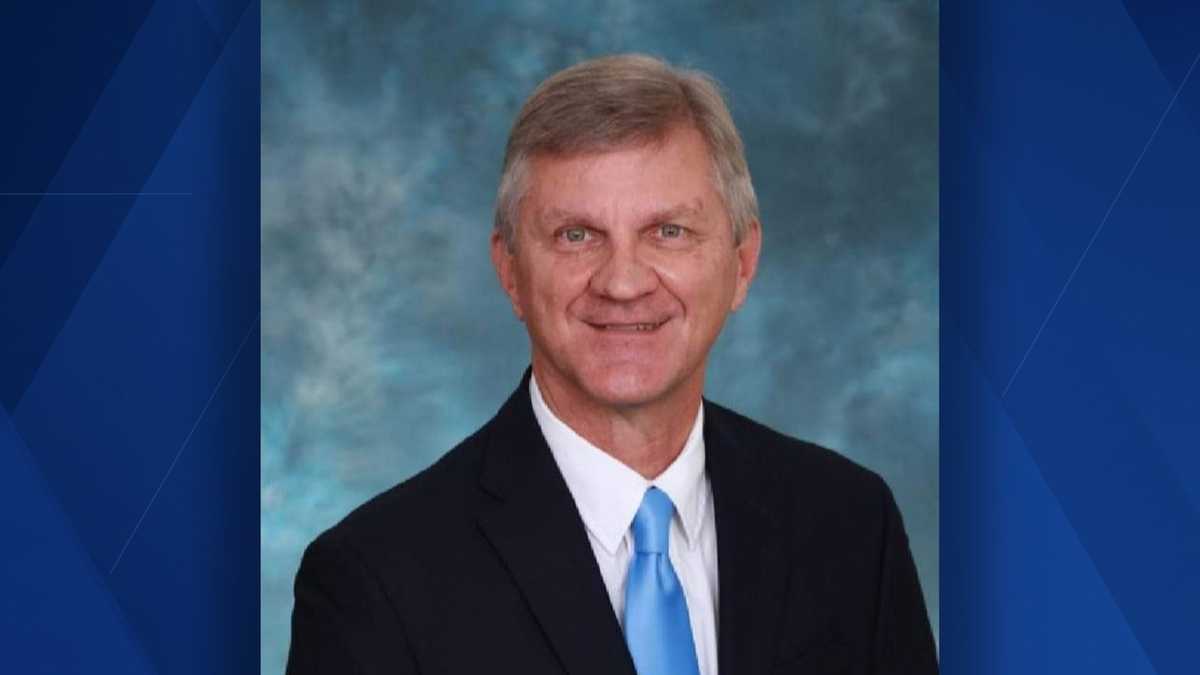 Town manager of Fort Myers Beach announces resignation