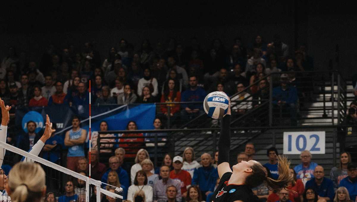 Mavericks fall to Jayhawks in first Division I NCAA Volleyball Tournament