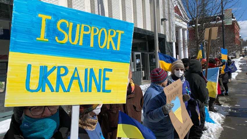 Group gathers in Montpelier to show support for Ukrainian people