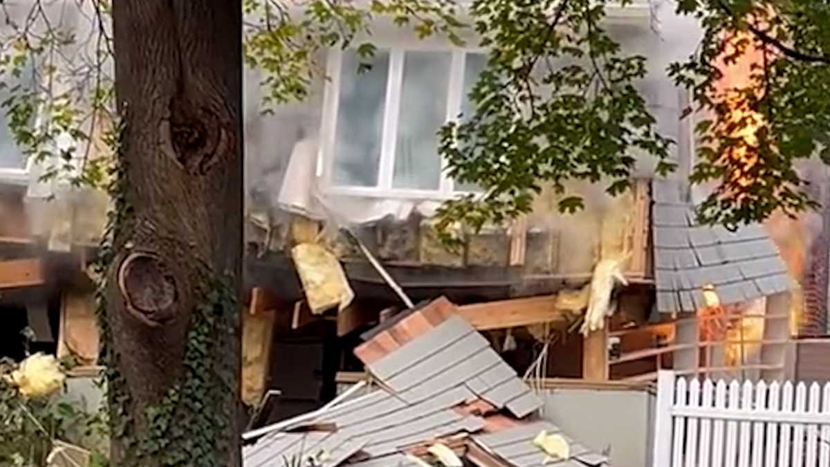 1 injured in explosion while working on gas line at Needham home