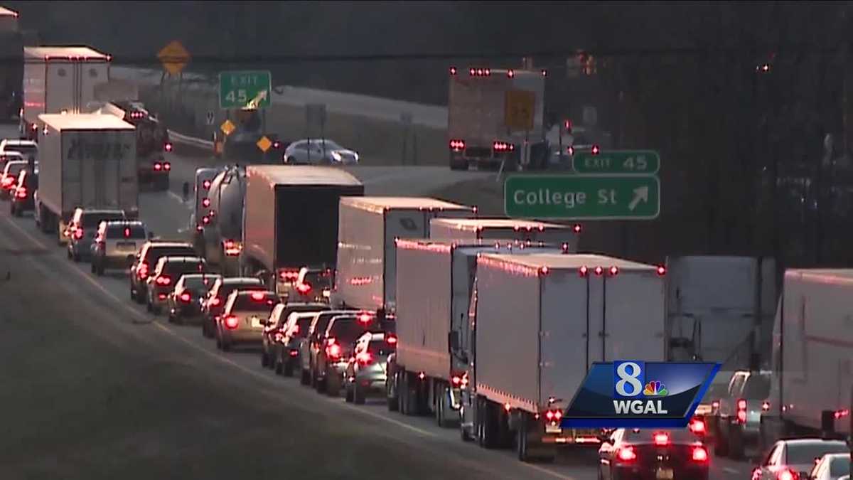 3 People dead in cross-over crash along I-81 near Carlisle