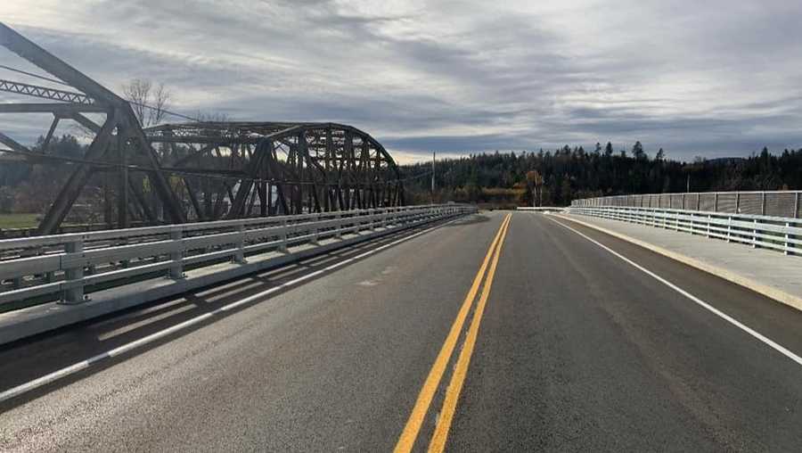 New Hampshire opens bridge linking state to Vermont New Hampshire opens bridge linking state to Vermont