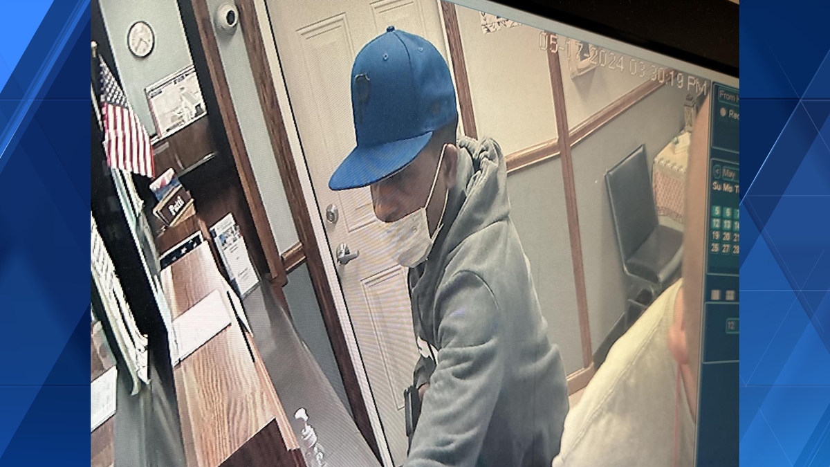 Police searching for suspect in armed New Castle bank robbery