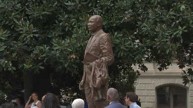 Martin Luther King Jr. statue unveiled in Atlanta