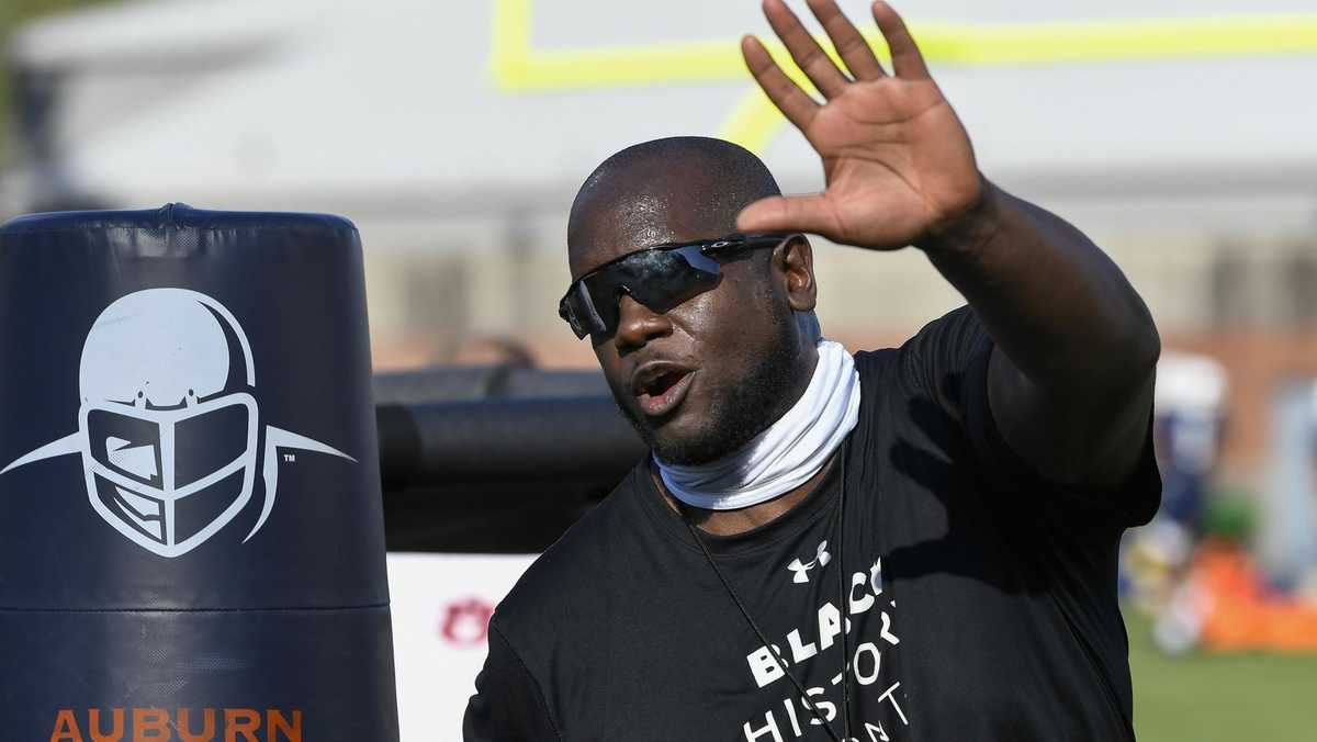 Clemson adds Nick Eason to football staff