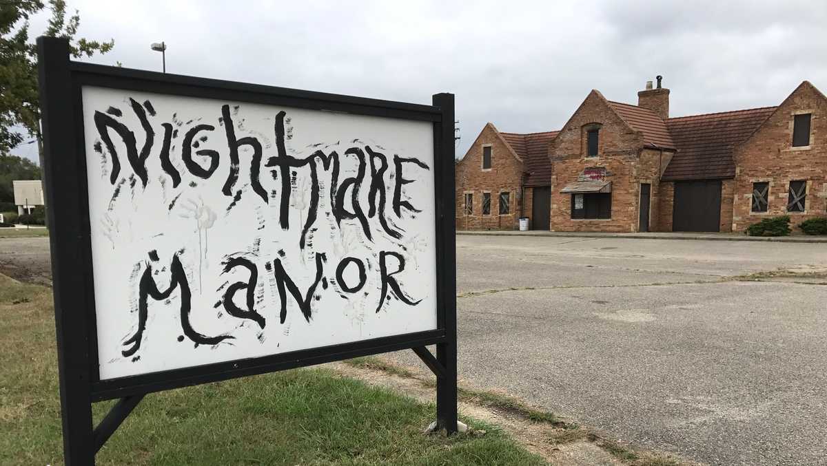 Haunted house owner fights city over violations, permits during busy season