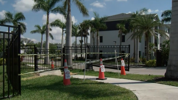 Florida apartment building at risk of sinking