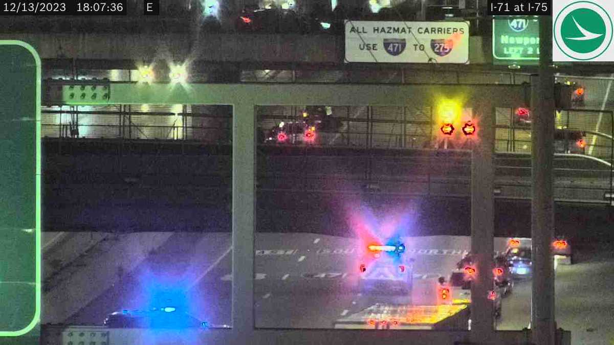 Crash blocking traffic on I-71/US-50 near downtown