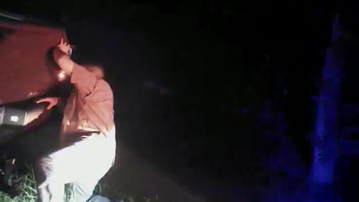 Body Camera Video Shows Off Duty Orlando Officer Falling Down Before