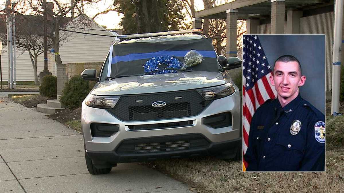 Memorial Grows For Lmpd Officer Killed In Line Of Duty On I 64