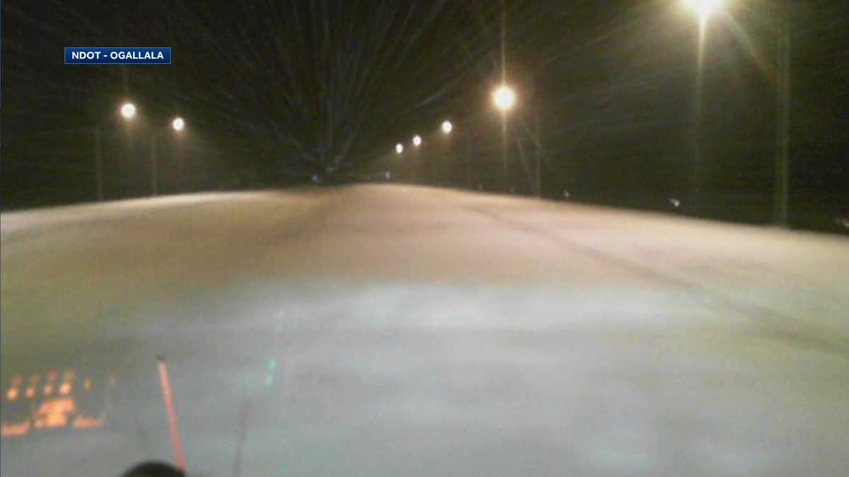 Heavy snowfall closes interstates, highways in Western Nebraska