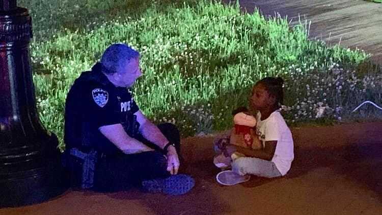 Captured On Camera Ohio Police Officer Comforts Young Girl Gives Her