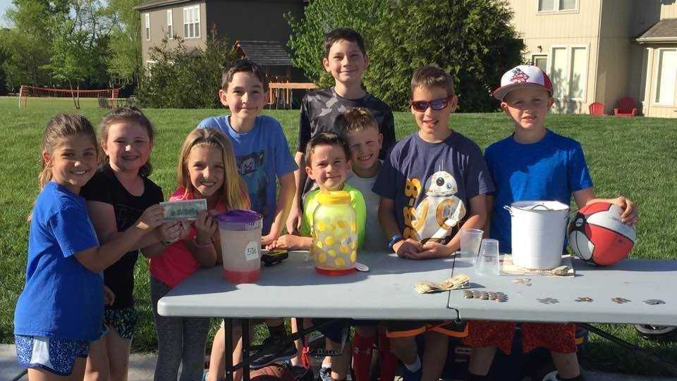 Secret Santa makes big donation to little lemonade stand to spread kindness