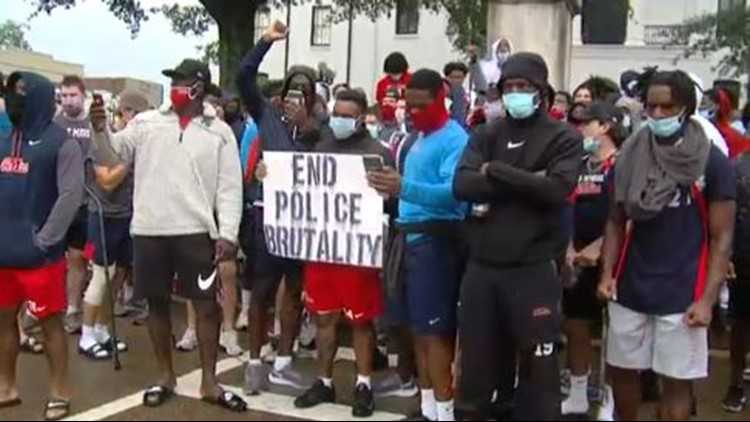 Mississippi football players protest racial injustice