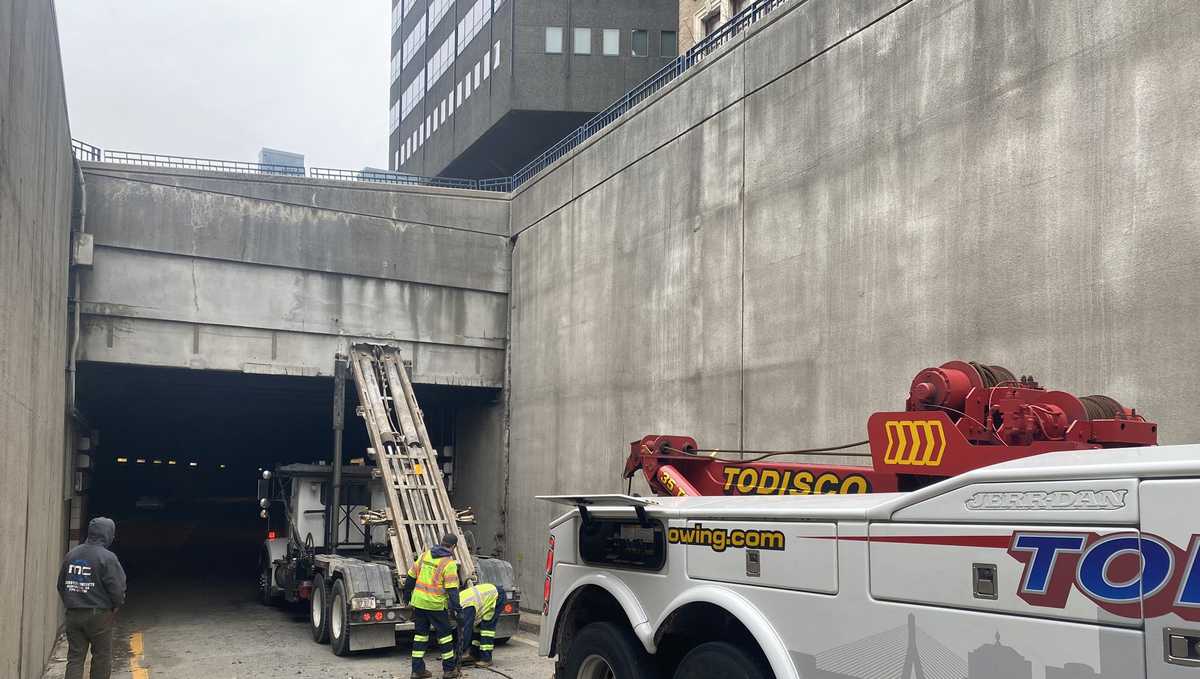 Trash hauler 'storrowed' upon trying to enter Boston tunnel with lift ...