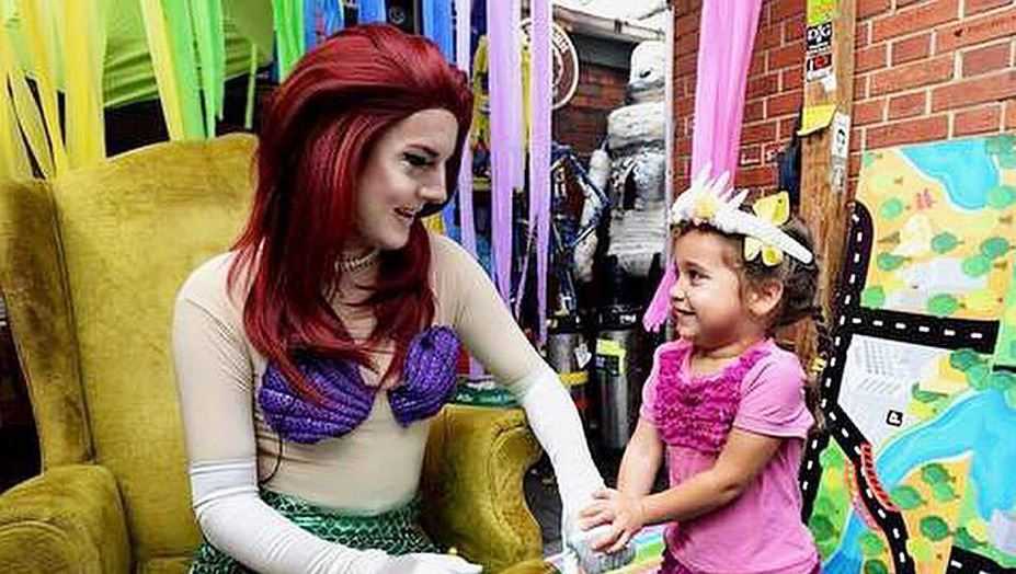 Drag Queen spreads message of tolerance, acceptance with children